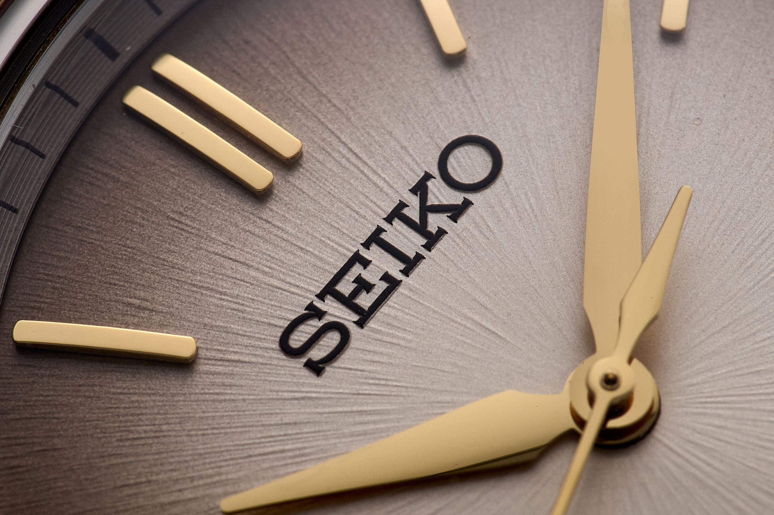 Clássico, mas não comportado: o charme indisciplinado do Presage SPB529 ...